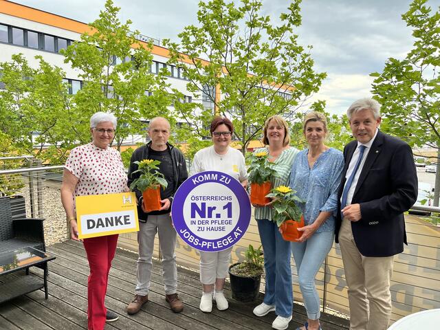 Dank und Anerkennung: Kurz vor Jahresende bedankten sich Hermann Hauer ...