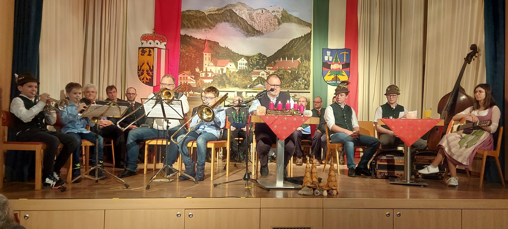 Ebensee: Pensionisten trafen sich zur Weihnachtsfeier im Arbeiterheim ...