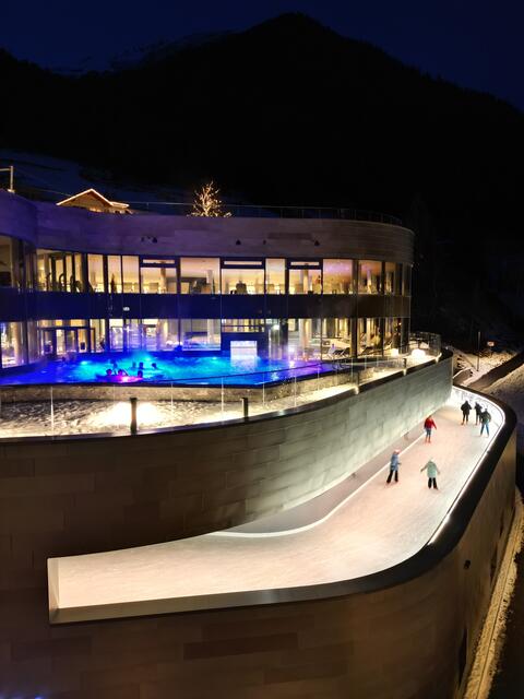 Silvrettaseilbahn AG: Eislaufbahn rund um die neue Silvretta Therme ...