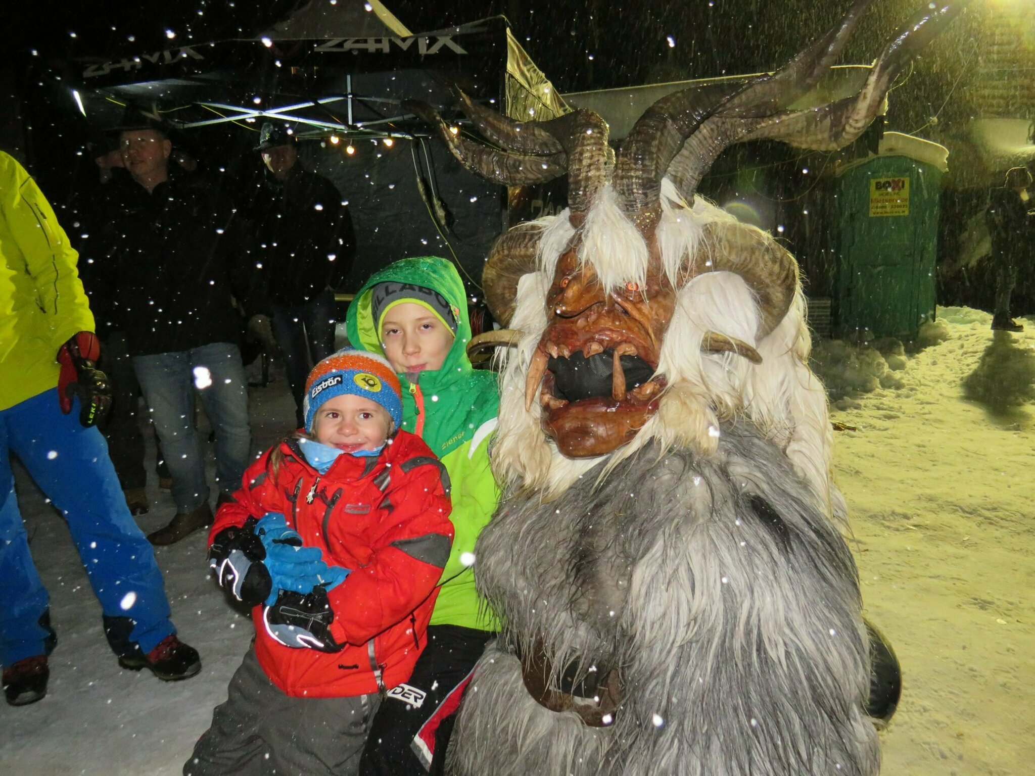 Perchtenlauf Lungötz: Der Krampus hat Pause - jetzt kommt die Percht ...