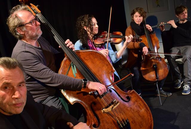Dragaschnig liest Dostojewski: Lesung mit Live-Musik im Kosmos - Bregenz