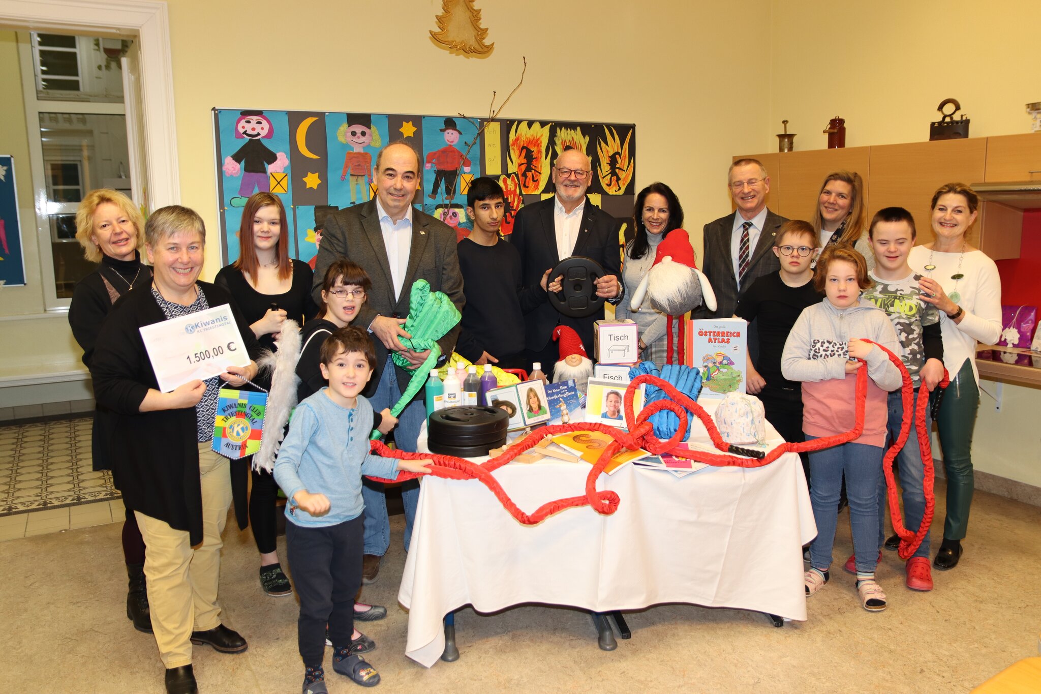 Spende: KIWANIS Triestingtal bereiten ASO Berndorf Weihnachtsfreude ...