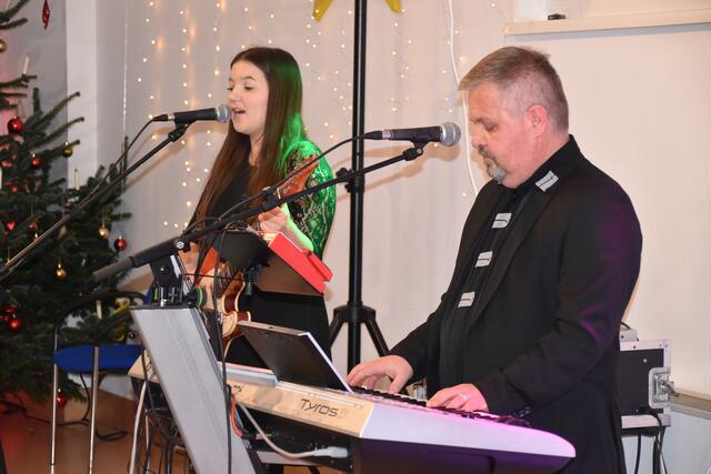 Großpetersdorf: 2.200 Euro aus Benefizkonzerten von E.T.P. überreicht ...