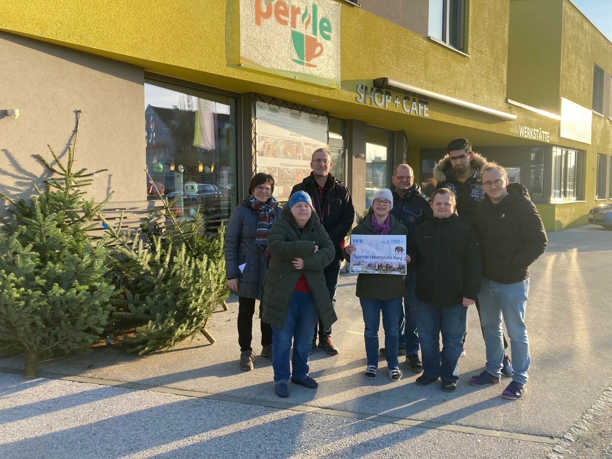 1.700 Euro gespendet: Synthesa-Betriebsrat unterstützt Lebenshilfe ...