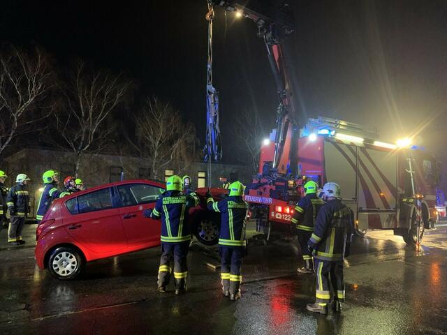 Felixstraße Mattersburg: Lenkerin krachte in parkende Autos - Mattersburg