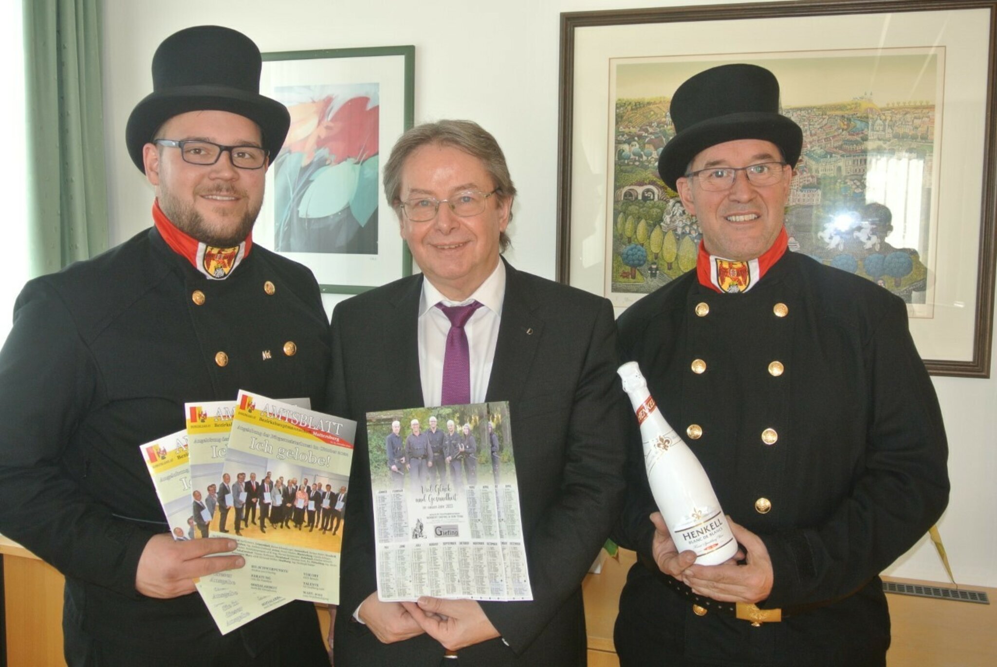 Doppeltes Glück 2023: Rauchfangkehrer besuchen die BH Mattersburg ...