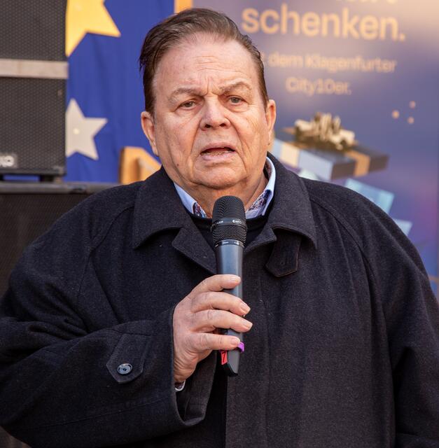 PROSIT NEUJAHR!: Ein Gläschen Sekt mit Bürgermeister Christian Scheider ...