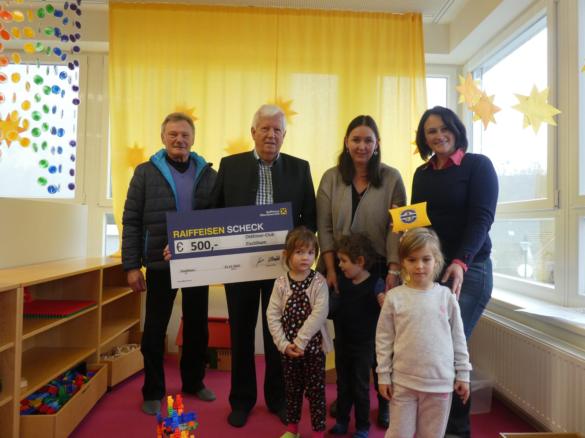 Oldies unterstützen Fischlham: Autoclub spendet für Kindergarten und ...