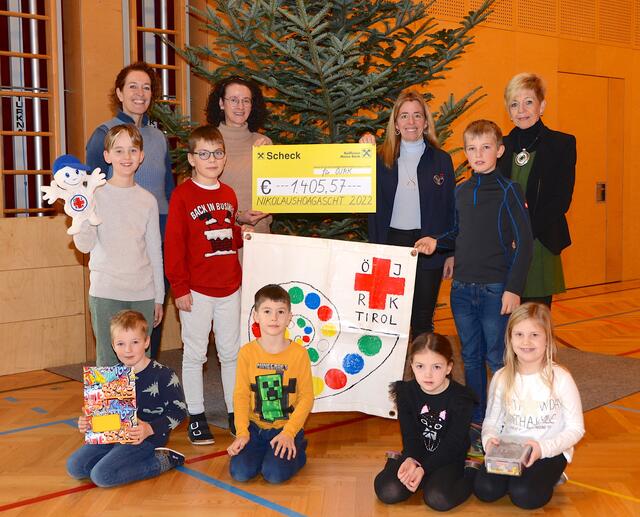 Schüler helfen: Kinder der Volksschule Schwoich sammeln Spenden - Kufstein