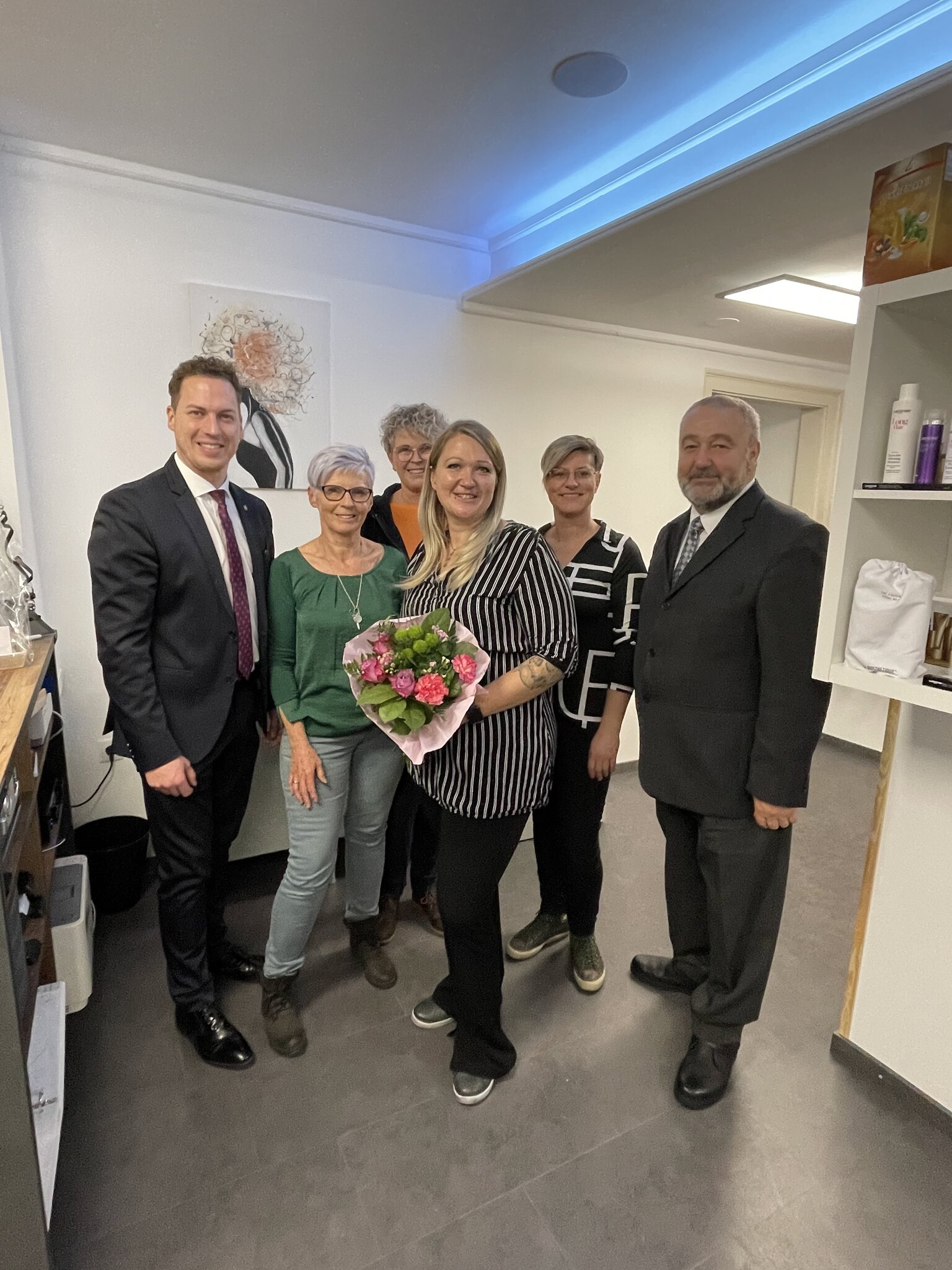 Neuer Friseur: In Großweikersdorf werden wieder Haare geschnitten - Tulln