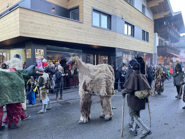 Dreikönigstag in Altenmarkt: Wildes Treiben beim Pongauer Perchtenlauf ...