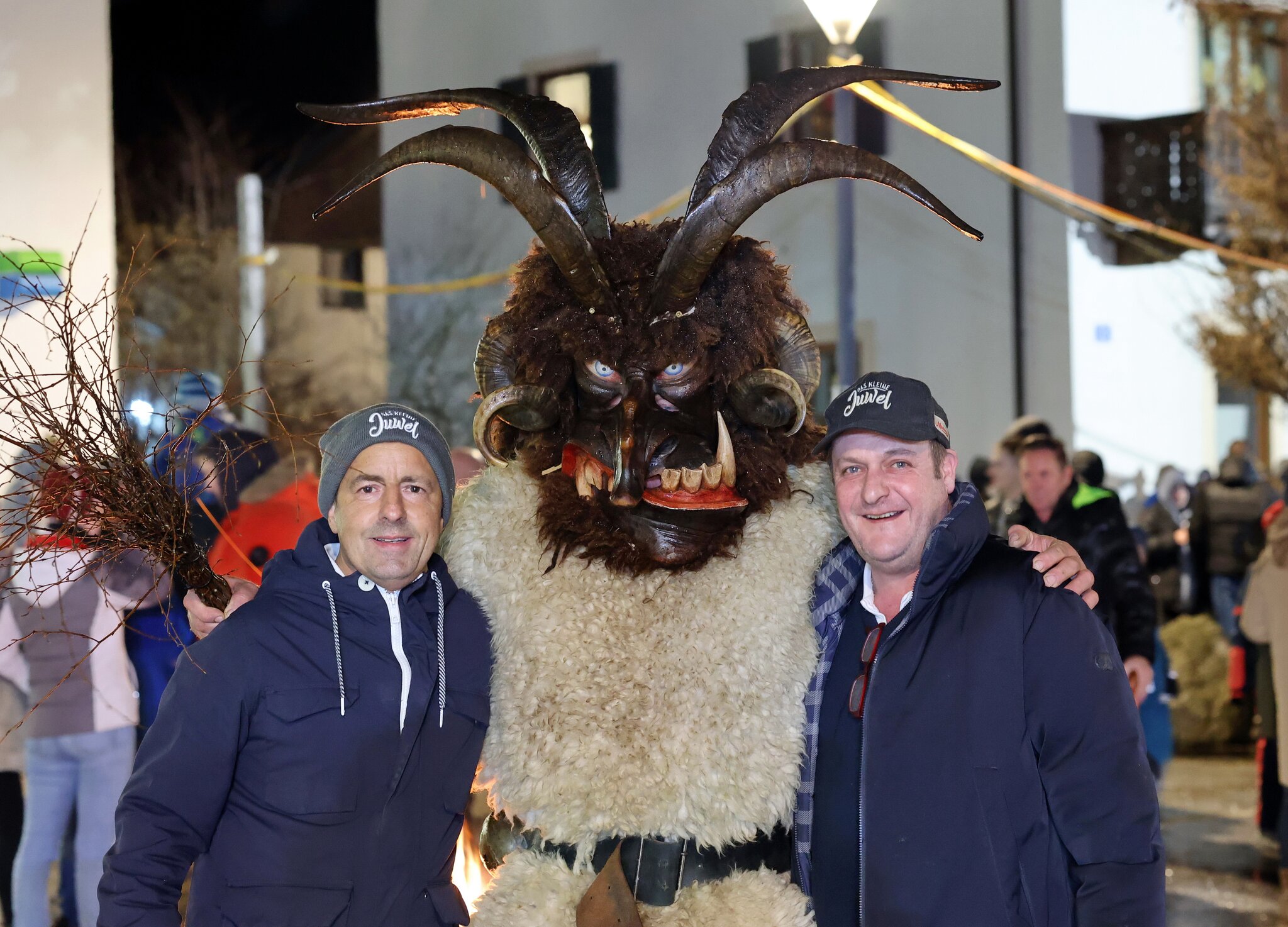 Perchtenlauf: In Maishofen vertrieben die Pertchten das "Böse" - Pinzgau