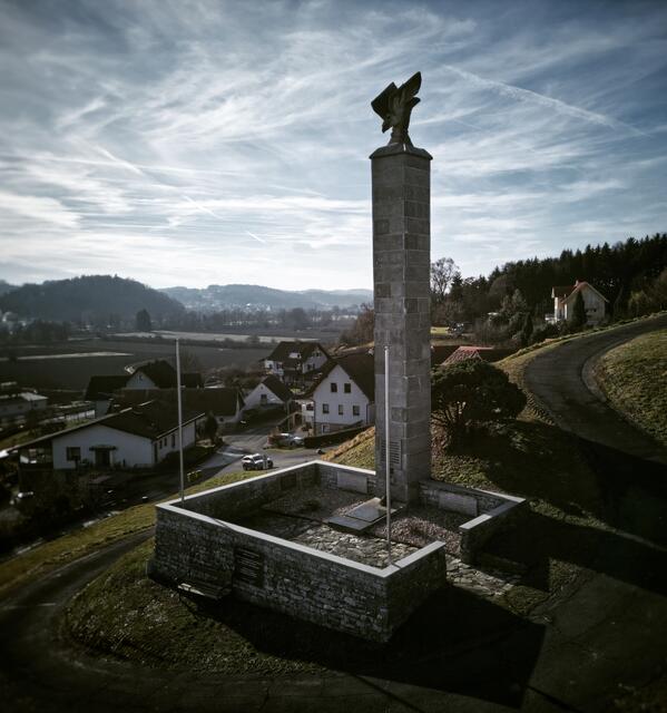 Treue um Treue: Fallschirmjäger Denkmal - Steiermark