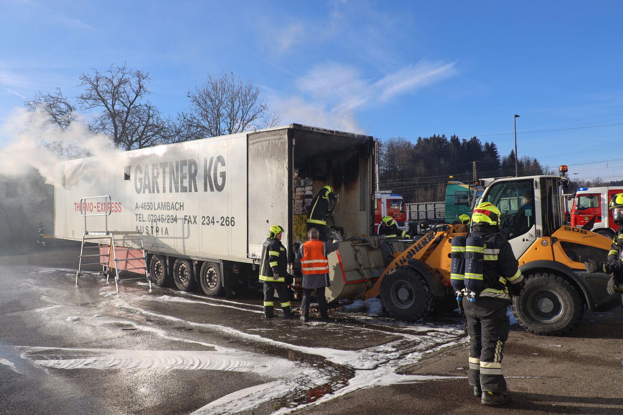 Erst im Innviertel, dann in Edt bei Lambach: Lastwagen brannte nach ...