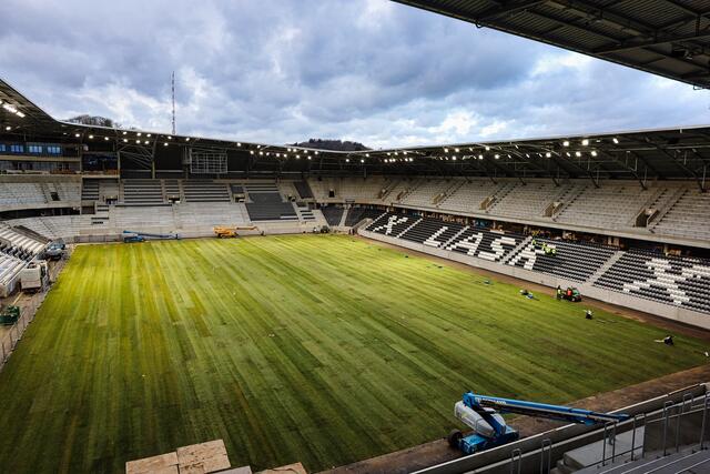Bildergalerie: LASK: Sitzplatztribüne, Businessclub, Spielfeld ...