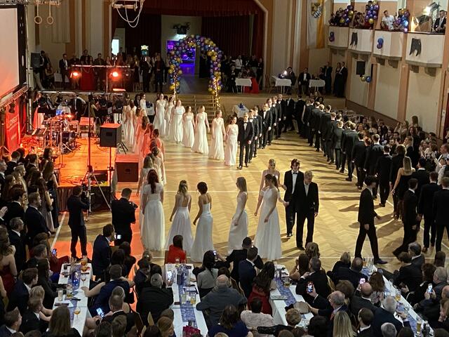 Maturaball des Gymnasiums Ried im Innkreis: Gym Over - Nach acht Jahren ...