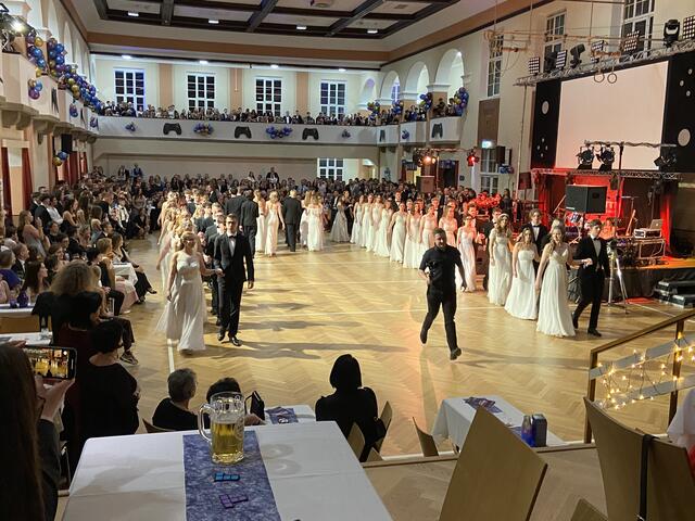 Maturaball des Gymnasiums Ried im Innkreis: Gym Over - Nach acht Jahren ...