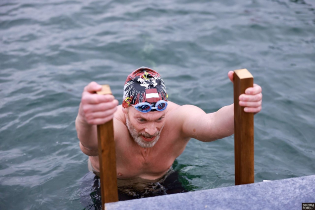 ÖM im Eisschwimmen 2023: Gerald Daringer aus Telfes holte sich Titel ...