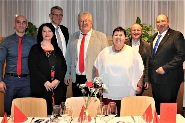 Poysdorf: Rotes Nelken Kränzchen im Kolpinghaus - Mistelbach