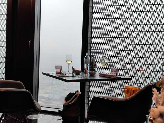 Blick über ganz Wien: Täglich himmlischer Genuss im 57 Restaurant ...