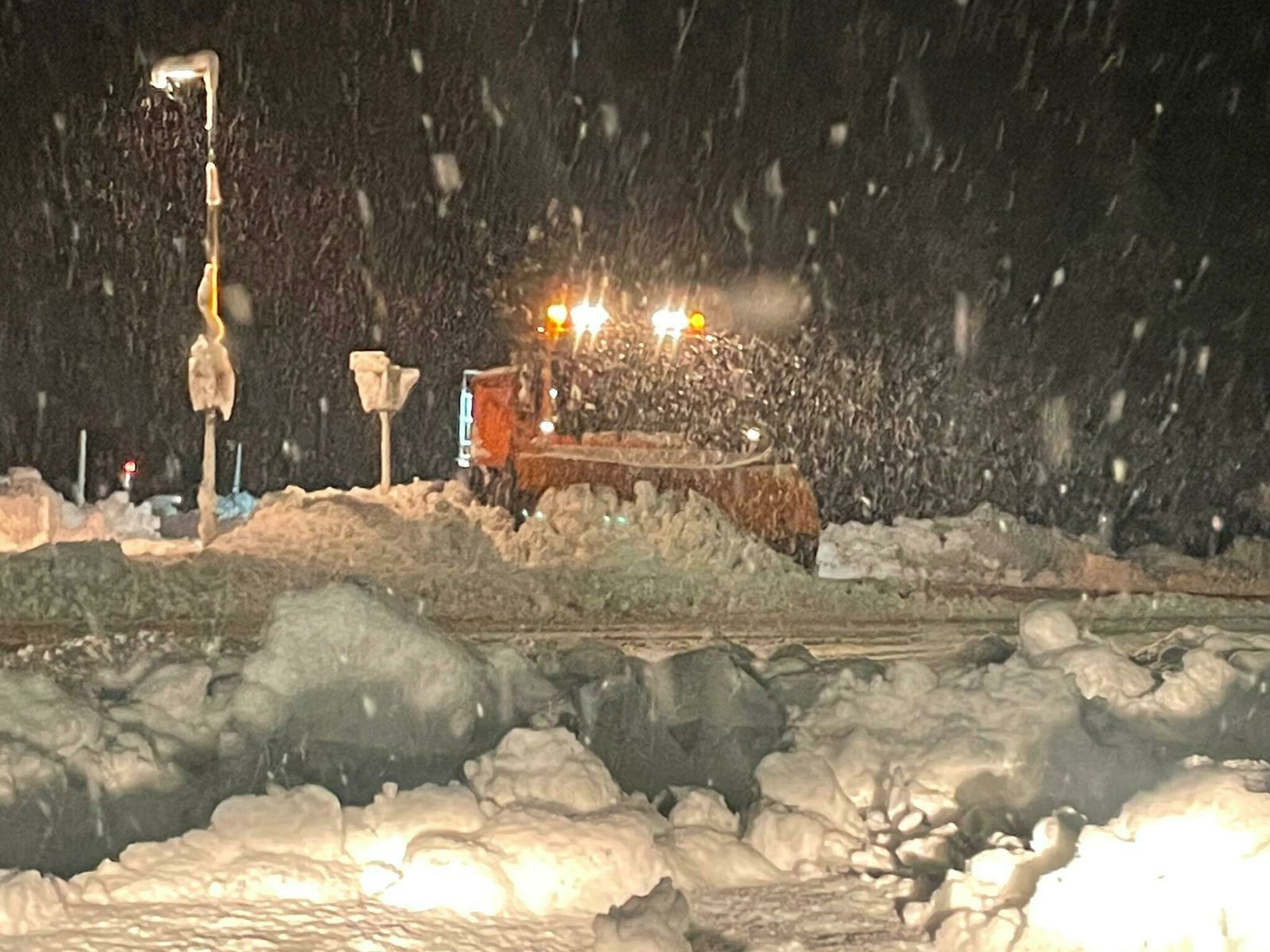 Starke Schneefälle: Tausende Haushalte ohne Strom, Unfälle auf den Straßen - Kärnten