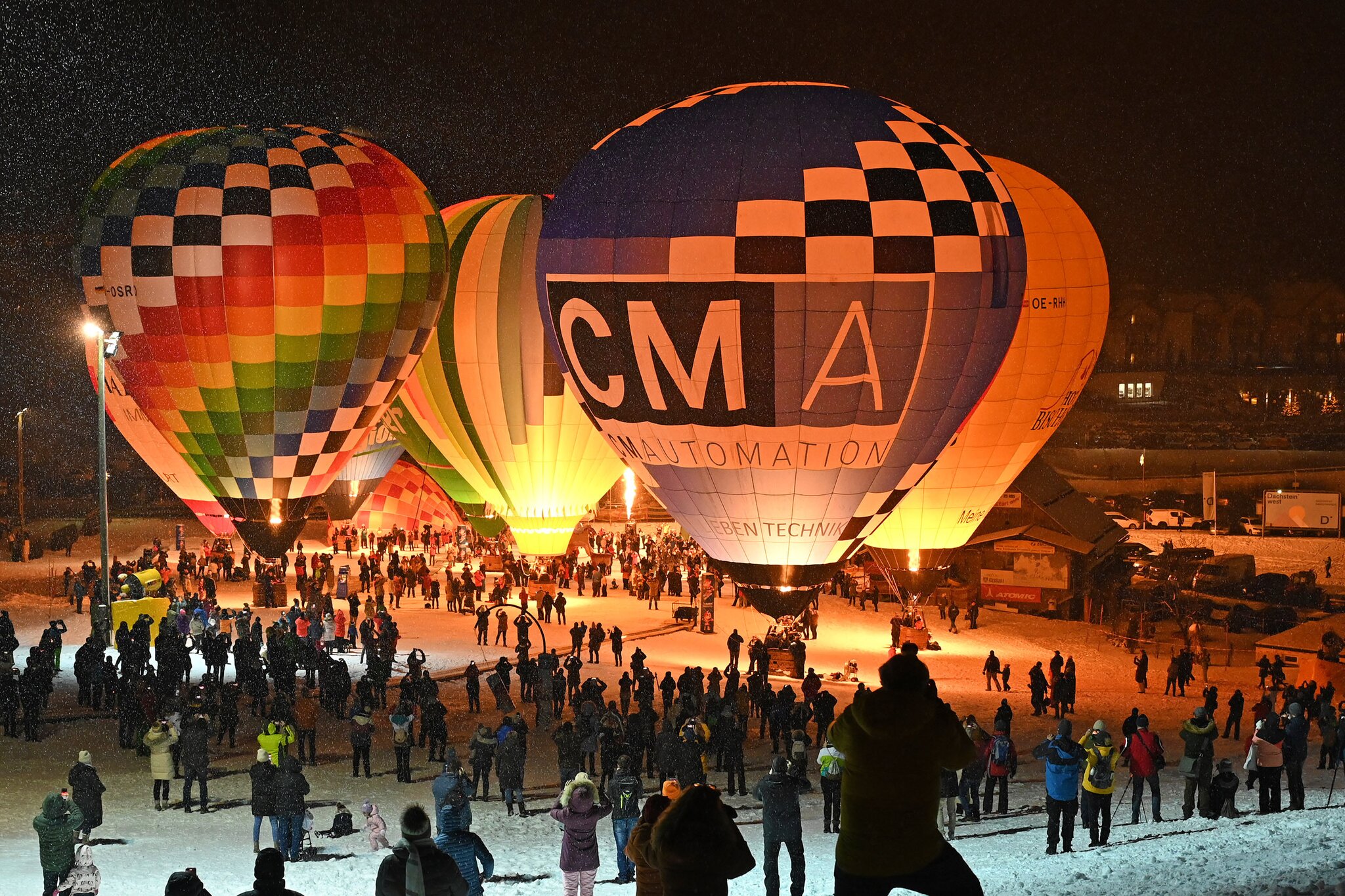Bildergalerie: Nacht der Ballone in Gosau begeistert Einheimische und ...