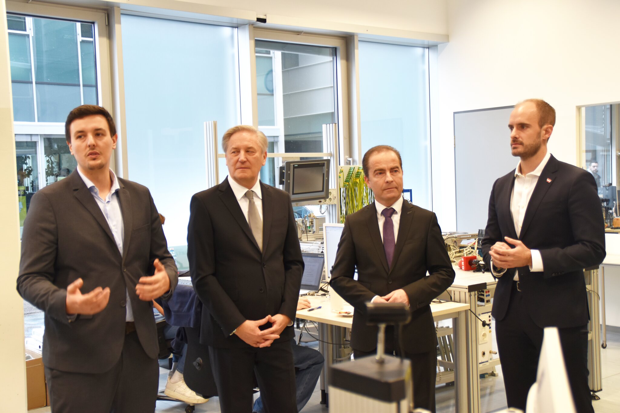 Staatssekretär Tursky auf Tirolbesuch: Tursky: "Es fehlen nicht nur ...