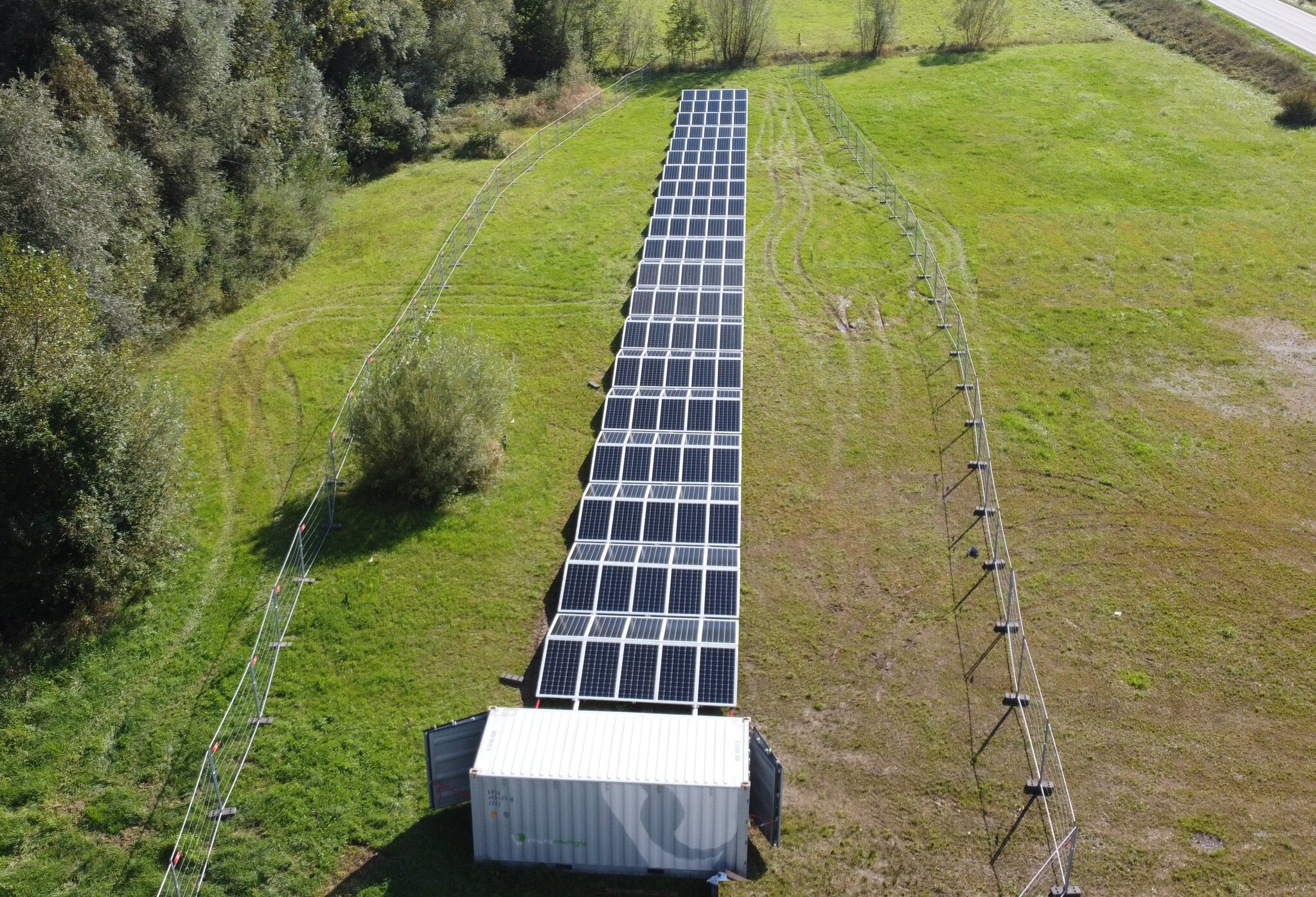 Signa installiert mobile PV-Anlage: Sonnenstrom auf der Werftinsel ...
