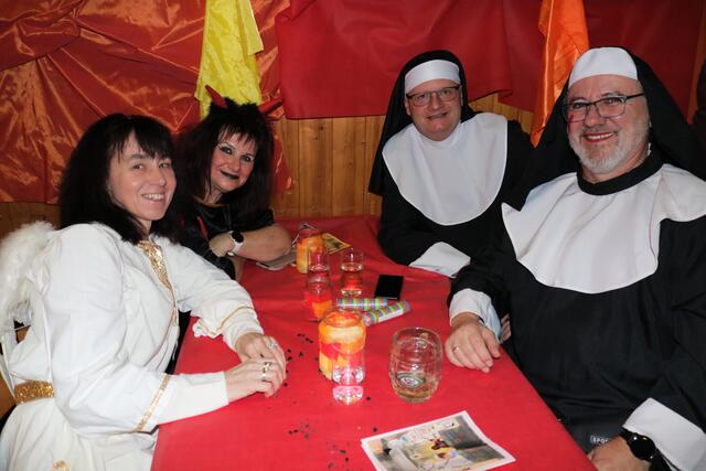Fasching 2023: Faschingsball der Pfarre Wels St. Josef - Wels & Wels Land