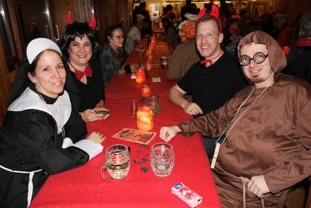 Fasching 2023: Faschingsball der Pfarre Wels St. Josef - Wels & Wels Land