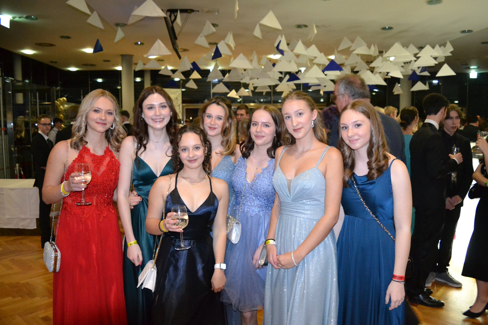 Bildergalerie: Unvergessliche Maturaballnacht des BORG Wolfsberg ...