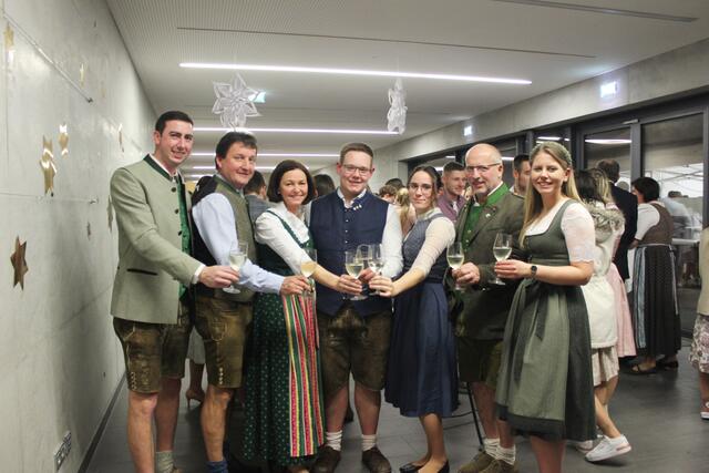 Inzersdorf: Ball der Landjugend war ein voller Erfolg - Herzogenburg/Traismauer