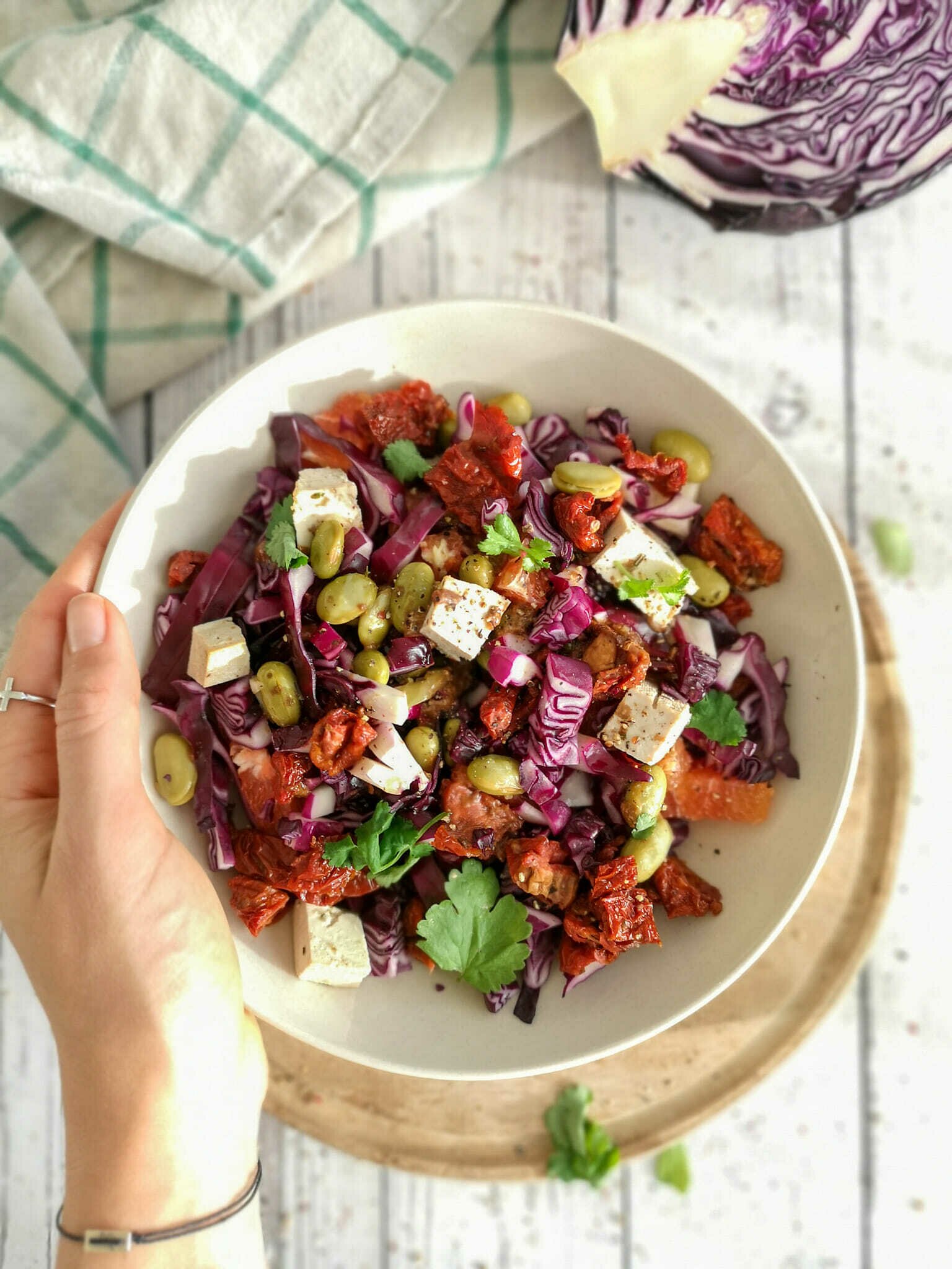 Bunter Rotkohl-Salat: Rotkohl-Salat mit getrockneten Tomaten ...