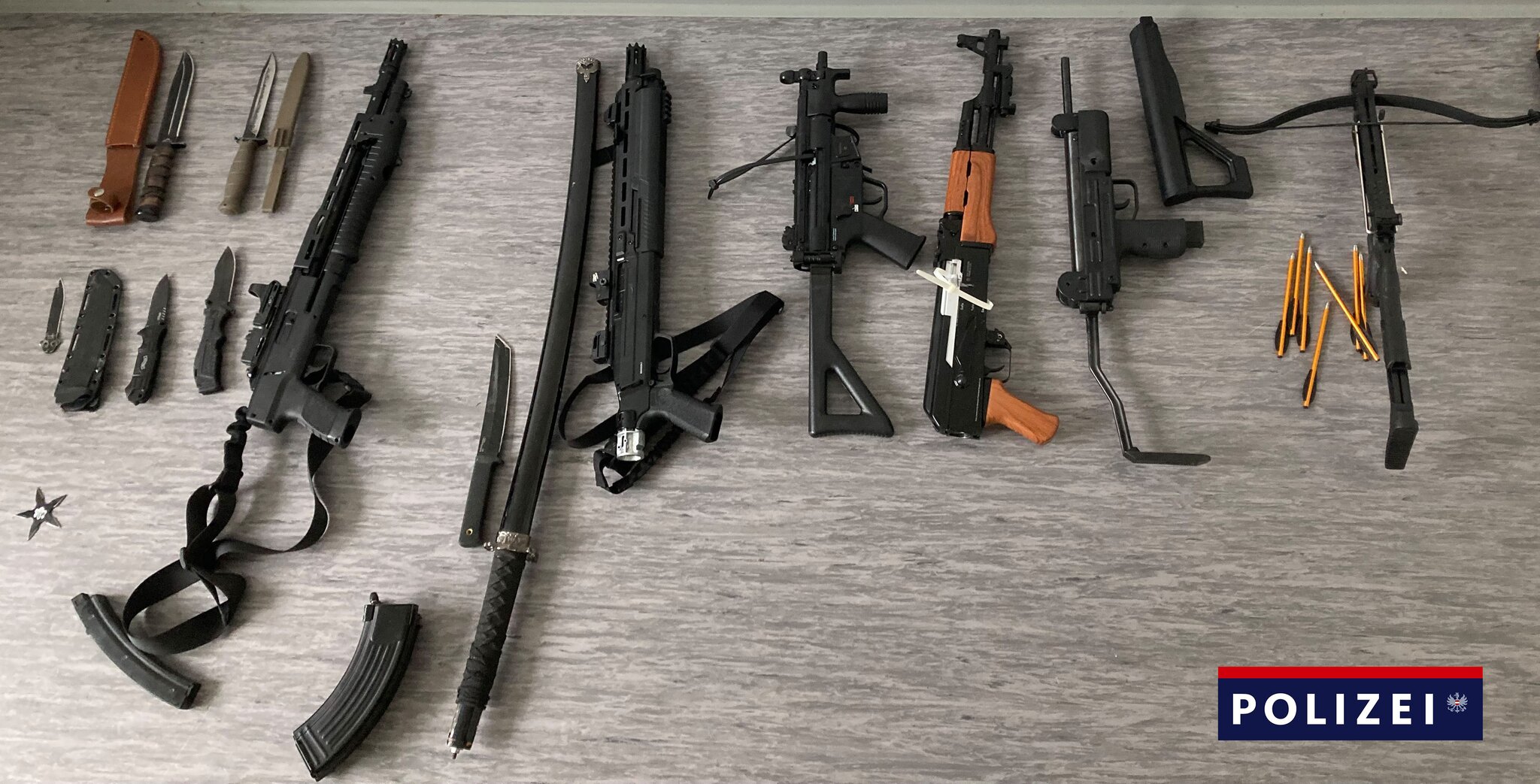 Amtsbekannter Völkermarkter: Unzählige Drogen und Waffen zuhause gefunden - Völkermarkt