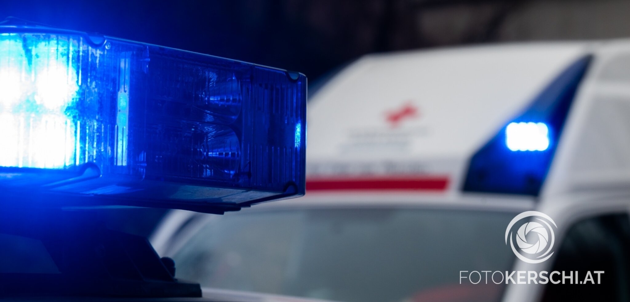 Ins Krankenhaus gebracht: Mutter und Söhne bei Autounfall verletzt - Braunau