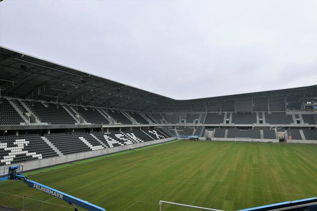 Bildergalerie: Rasen grünt, Einrichtung der Innenbereiche, Stühle ...