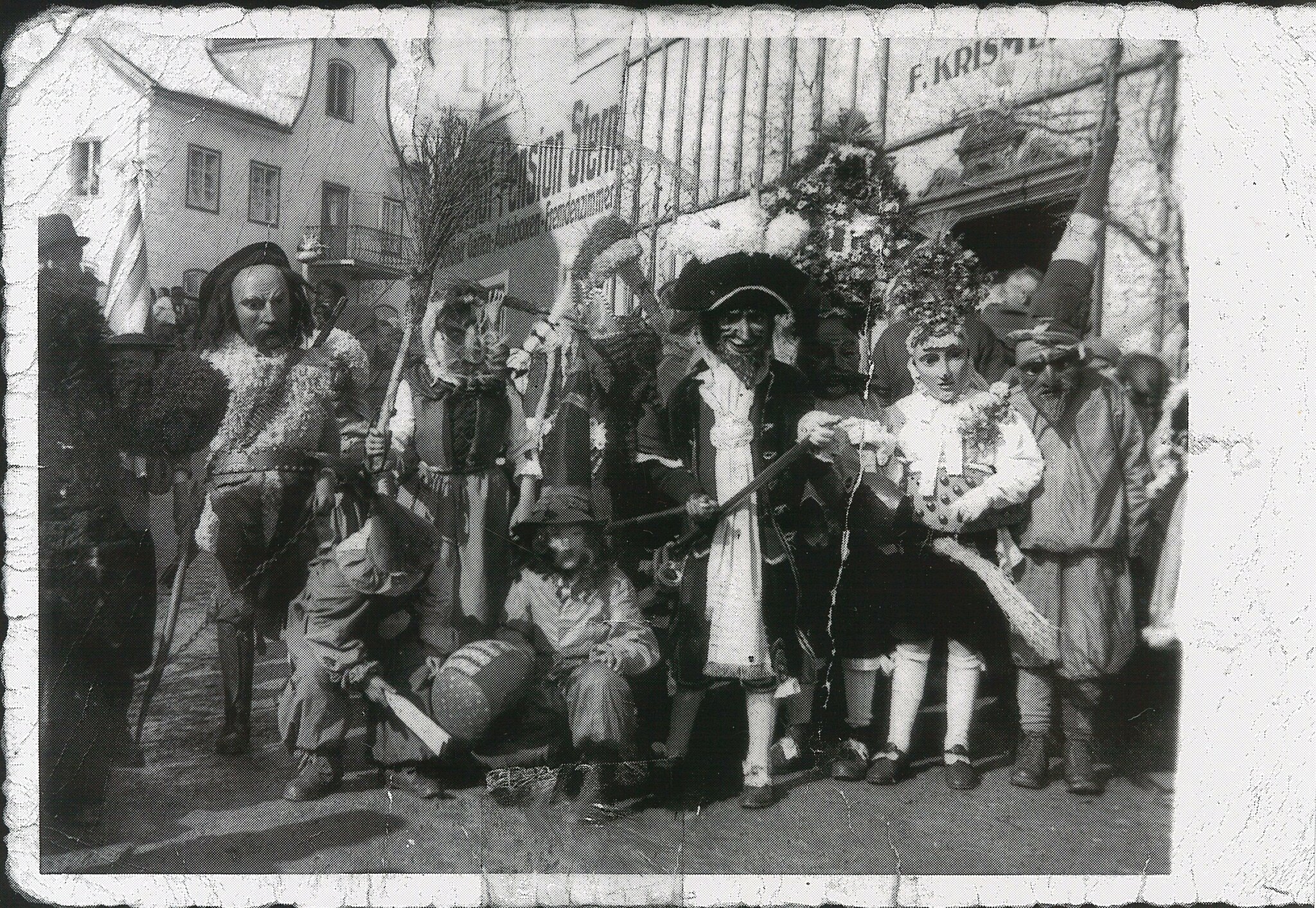 Imster Buabefåsnåcht: Von Sturm und Drang auf junge Imschter Art - Imst