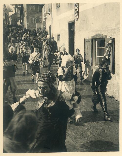 Imster Buabefåsnåcht: Von Sturm und Drang auf junge Imschter Art - Imst