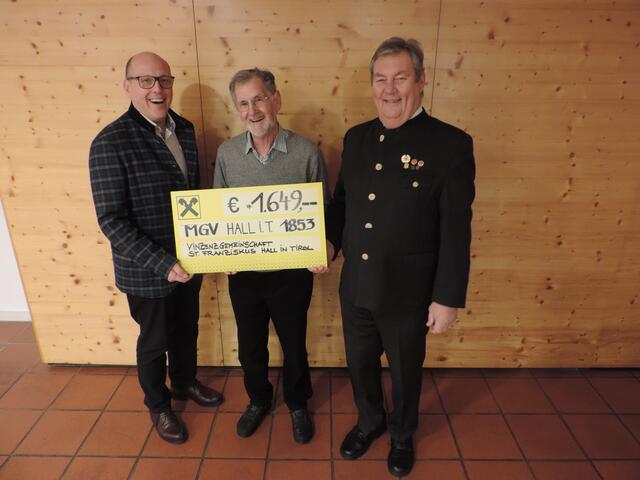Spendenübergabe: MGV Hall 1853 übergibt Spendenscheck an ...