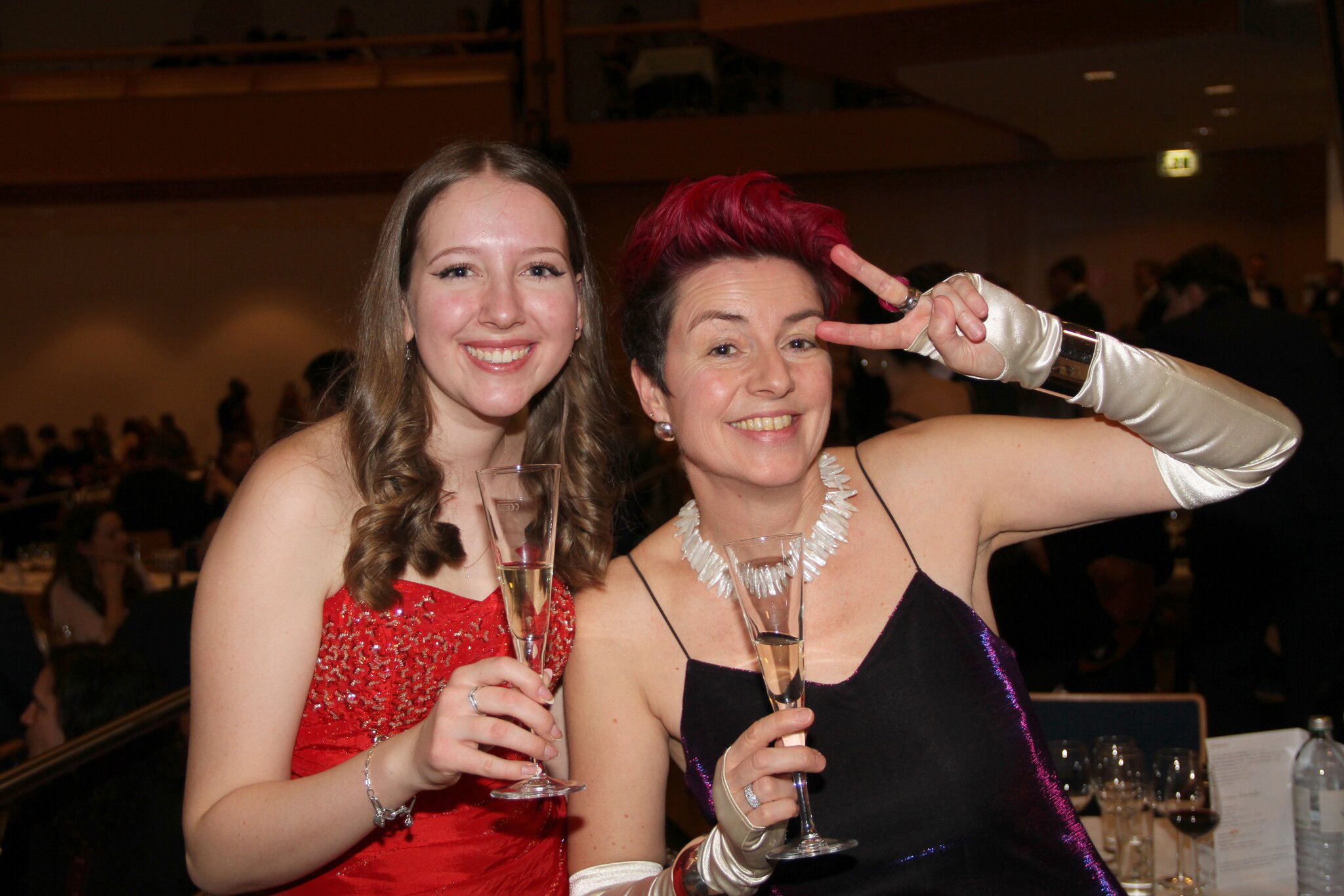 Gym-Ball in Stockerau: Stockeraus Gymnasiasten feierten groß im Z2000 ...