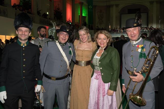 Jägerball (Fotogalerie): Tirol beweist am glatten Wiener Parkett sein ...