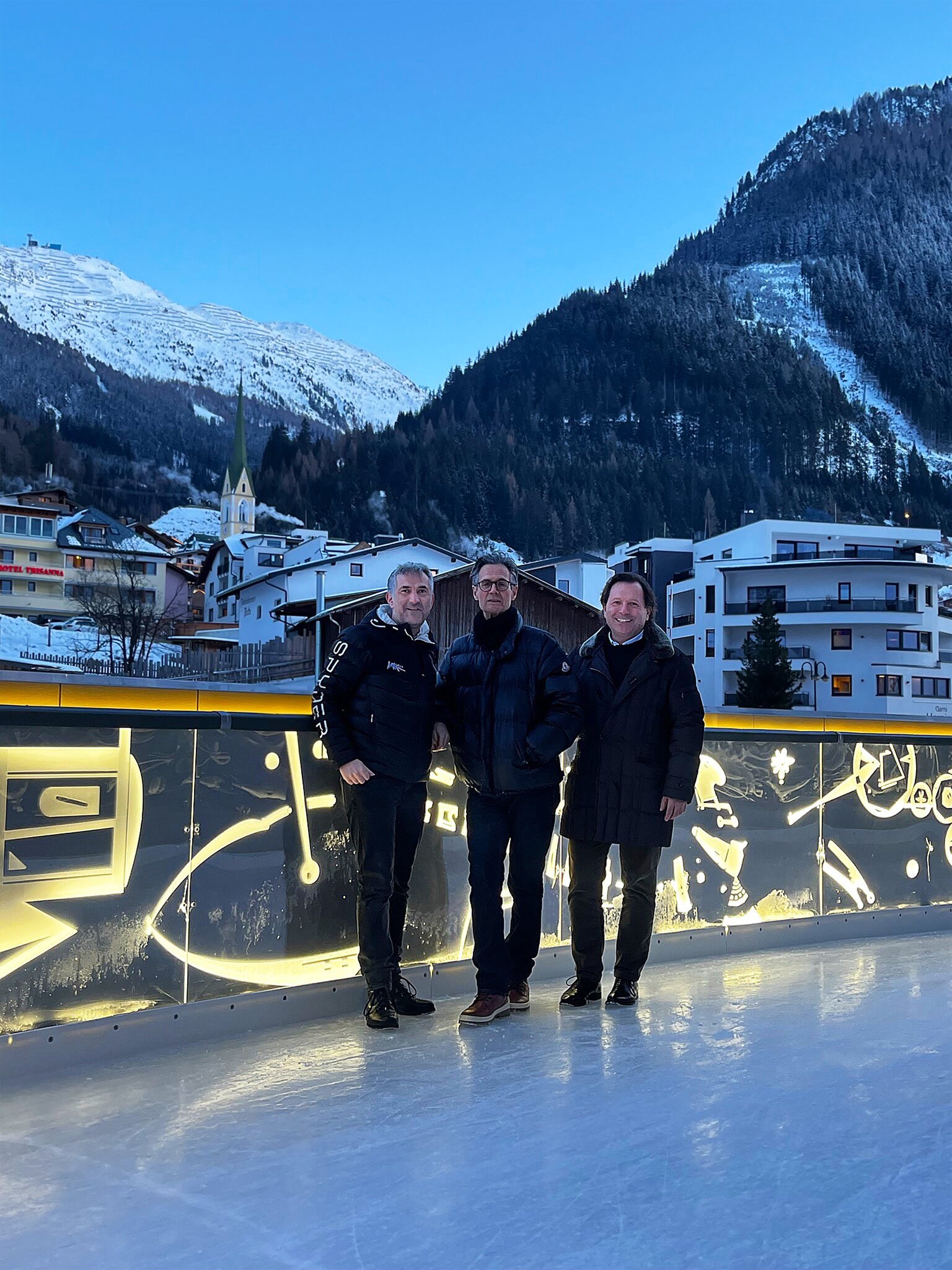 Künstler Georg Salner: Kunstinstallation "Bande Burlesk" in der ...