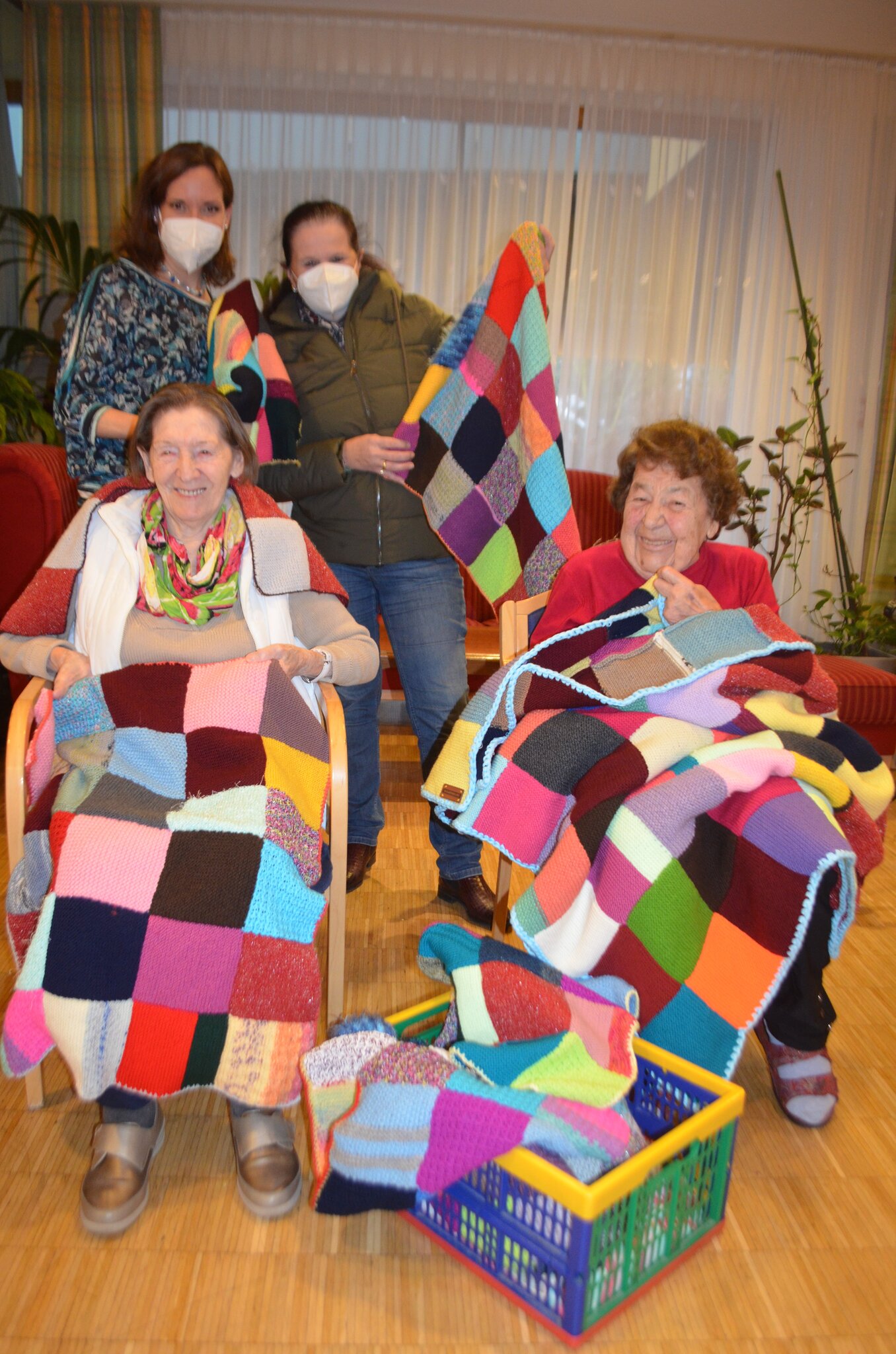 SeneCura Purkersdorf sehr dankbar: „Wollweiber“ schenken Wärme ...