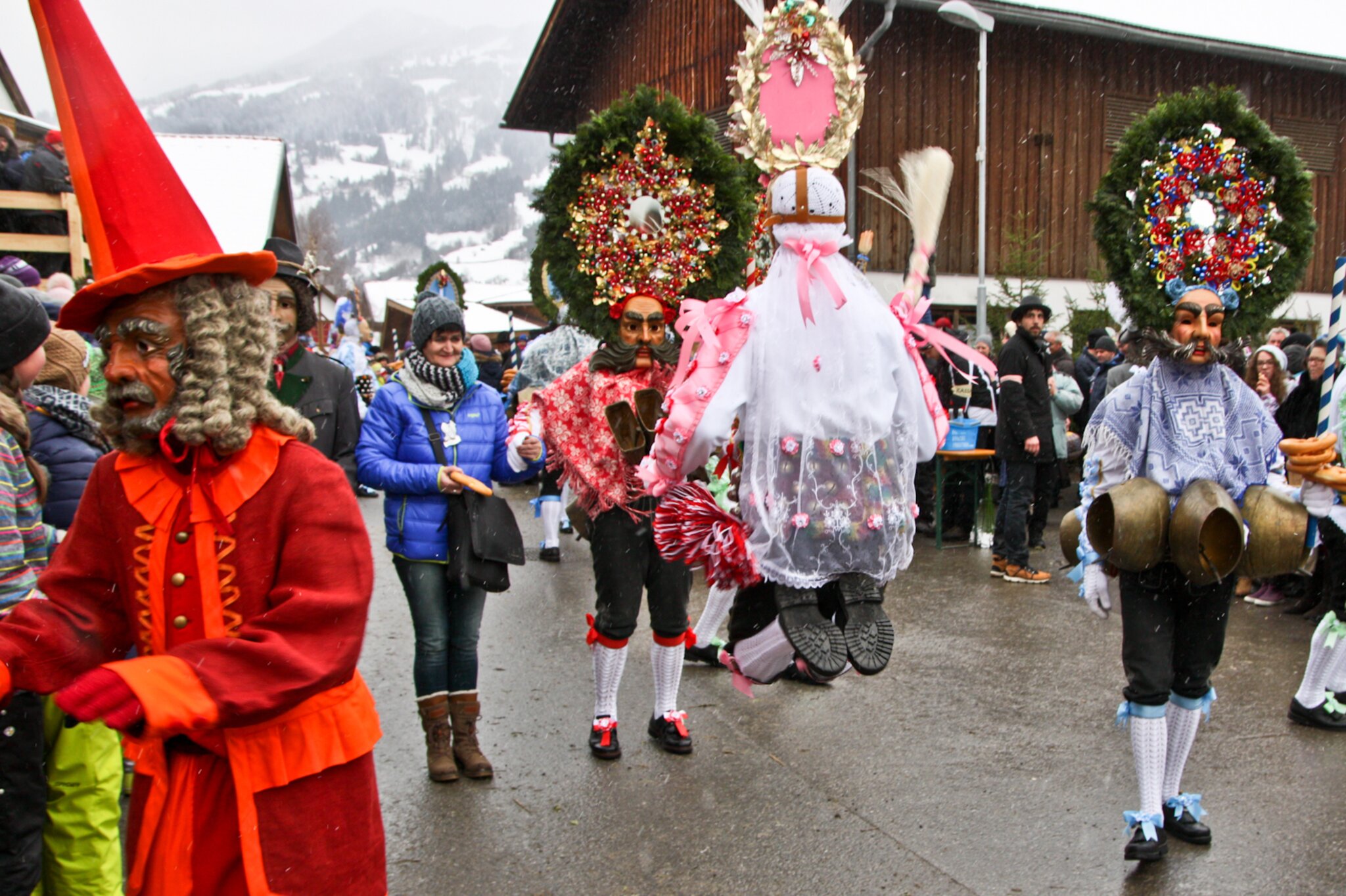 Walder Fåsnåcht: Wie die Walder in d’Schalle gian, damals wie heute - Imst