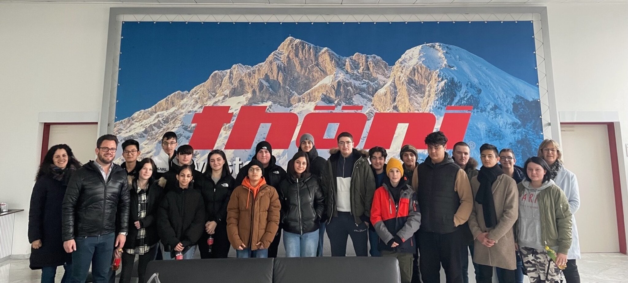 Schüler der MS Anton Auer besuchen die Firma Thöni - Telfs