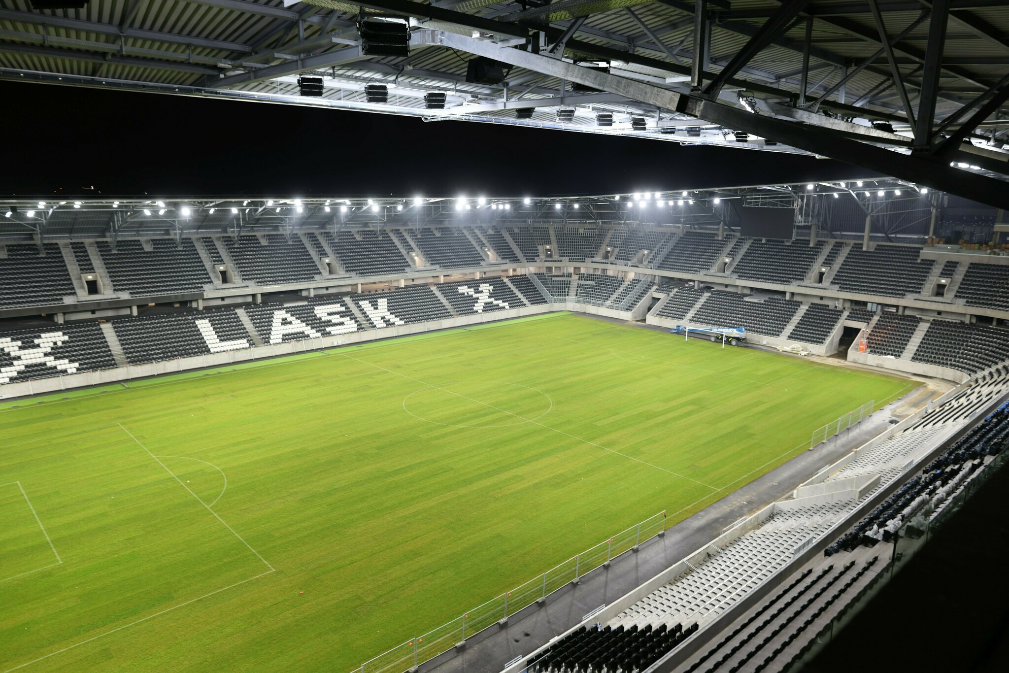 Raiffeisen Arena: Der LASK bezieht sein neues Wohnzimmer - Oberösterreich