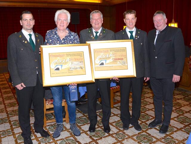 Versammlung: BMK Schwoich ehrt Ehrenkapellmeister und Ehrenobmann ...