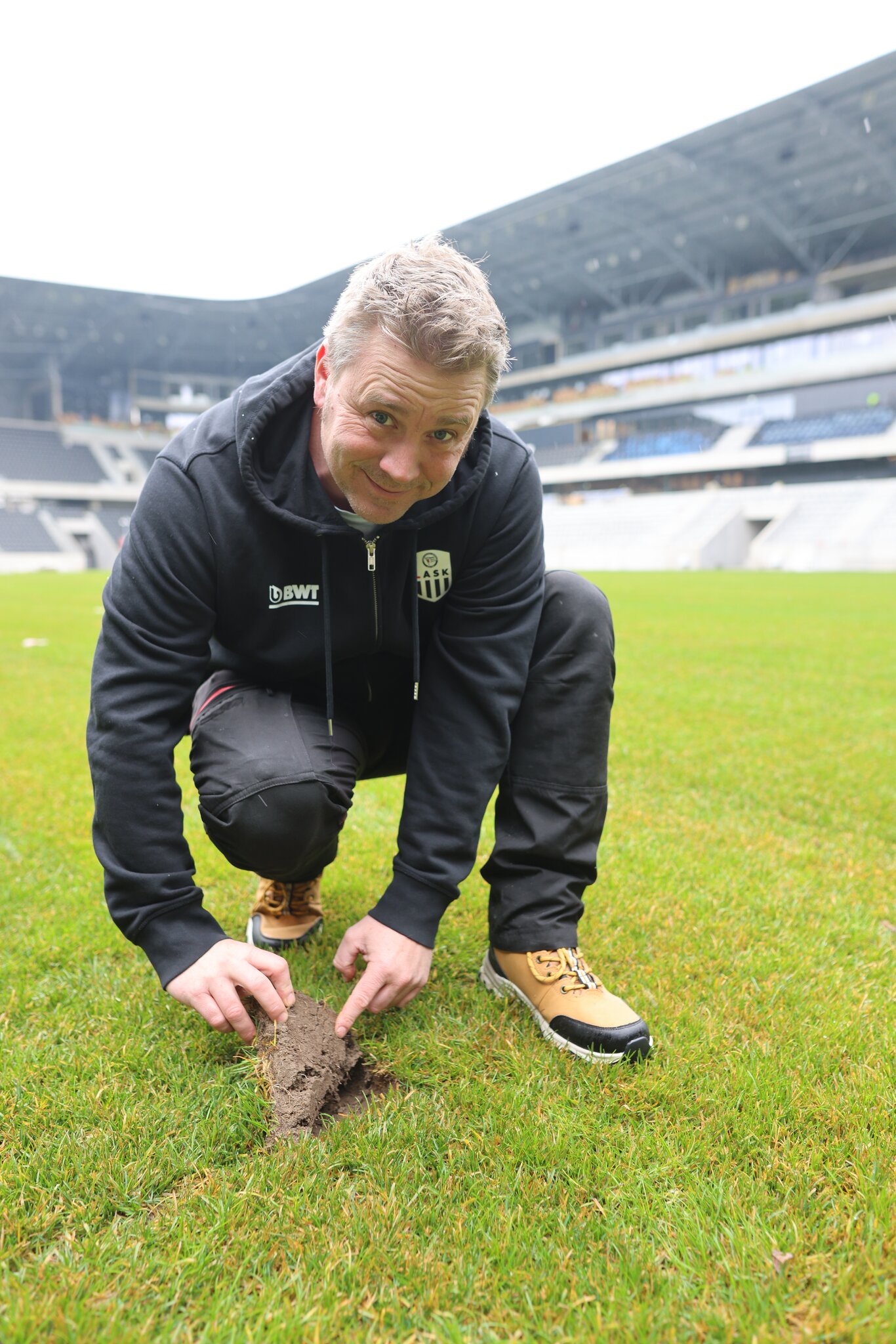 Raiffeisen Arena: LASK-Greenkeeper Stefan Wieser: "Vorfreude auf Arena ist riesig" - Linz