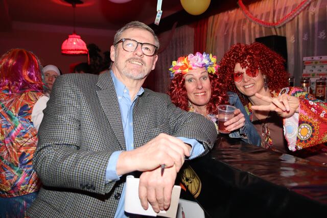 Gschnas: Schigemeinschaft Furth feierte beim "Höni" - Triestingtal