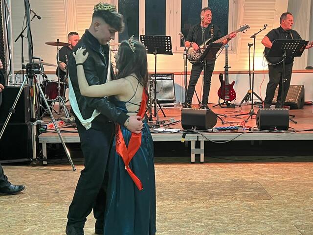 Roma Ball: Timea Schmidt und Adi Gussak zu Königin und König gekrönt ...